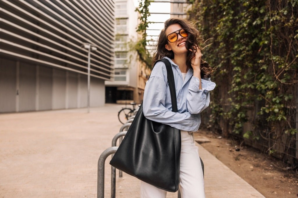 How Do You Wear a Shoulder Bag - A Guide - preneLOVE®